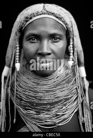 Mwila Woman With Vilanda Necklace, Chibia Area, Angola Stock Photo - Alamy