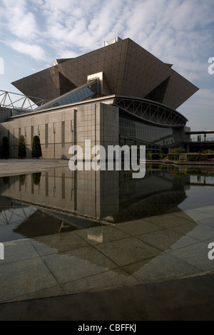 Unique architecture of Tokyo Big Sight (東京ビッグサイト) Tokyo International ...