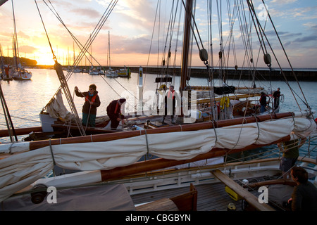 Old gaffer, Classic Boat, Sunset, Yachts, Boats, Harbour, Yarmouth ...