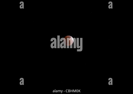 A total lunar eclipse seen over the city of San Salvador (Photo by ...