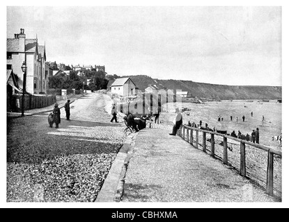 Filey Beach front promenade with Victorian Railing Stock Photo - Alamy
