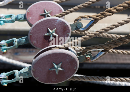 Rope rigging on the barque USCGC "Eagle Stock Photo - Alamy
