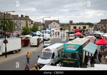 Market stalls in Leyburn Wensleydale Yorkshire Stock Photo - Alamy