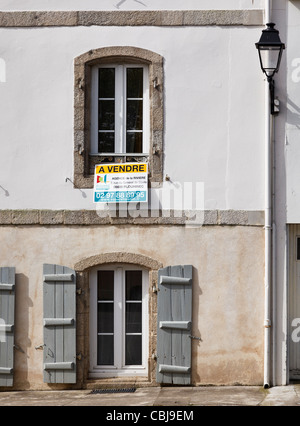 A Vendre For Sale sign on a French house Stock Photo - Alamy
