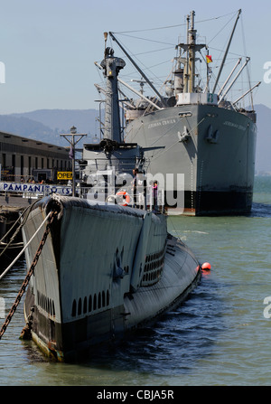 USS Pampanito (SS-383), a Balao-class diesel-electric submarine in ...