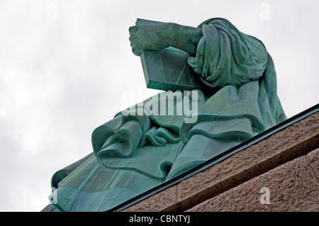 Statue of Liberty left hand with tablet Stock Photo - Alamy