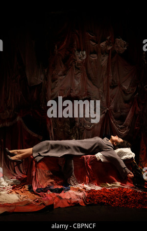 LA VOIX HUMAINE, La voix humaine - Opera: Francis POULENC - According ...
