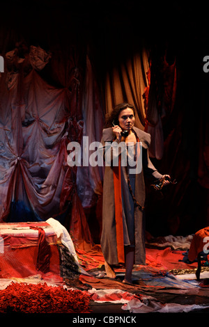 LA VOIX HUMAINE, La voix humaine - Opera: Francis POULENC - According ...