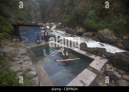 Tatopani hot springs annapurna nepal Stock Photo - Alamy