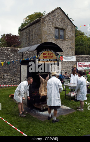 Roast sheep spit tradition Eyam village Derbyshire Stock Photo - Alamy
