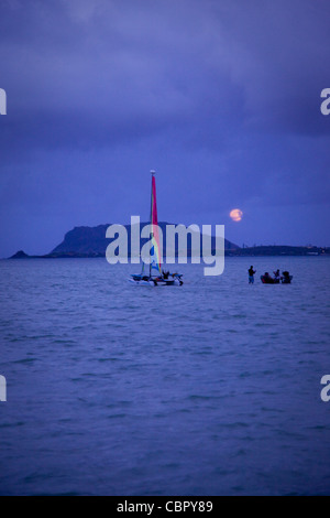 Full Moon, Kaneohe Bay, Oahu, Hawaii Stock Photo - Alamy