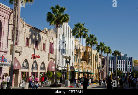 Hollywood Boulevard buildings and tourists at Universal Studios Orlando ...