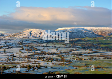 Parlick & Fairsnape with a dusting of fresh snow from Jeffery Hill on ...