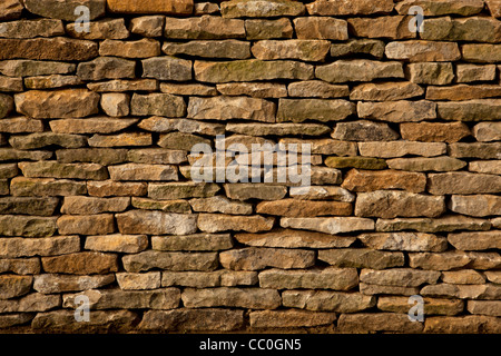 Cotswold stone wall texture Stock Photo - Alamy