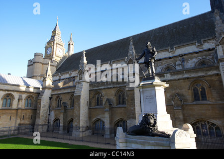 Statue of Oliver Cromwell Cromwell green Houses of Parliament ...