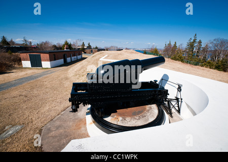 A Rifled Muzzle Loader (RML) gun at York Redoubt in Halifax, Nova ...