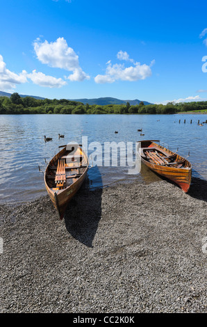 Rowing boat at side of Derwent Water in Lake District National Park ...