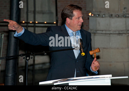 Alexander Pechtold as auctioneer Dutch politician Democrats 66 ...