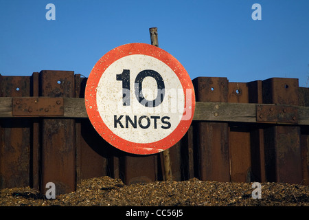 A 5 knots speed limit sign Stock Photo - Alamy