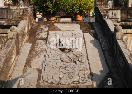 Raised stone platform carved with dragon and cloud, Longmu Imperial ...