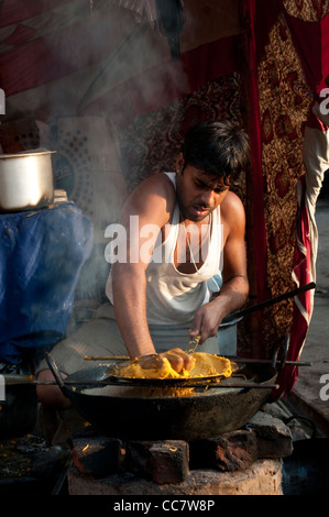 Indian man cooking outdoors in pressure cooker Stock Photo - Alamy