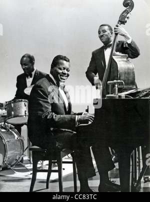 OSCAR PETERSON (1925-2007) Canadian jazz pianist about 1975 Stock Photo ...
