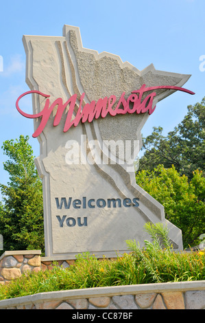 Minnesota state welcome sign on interstate 35 from Iowa Stock Photo - Alamy