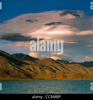 Tolbo Nuur (lake). Bayan-Ulgi aimag (province). West Mongolia Stock ...