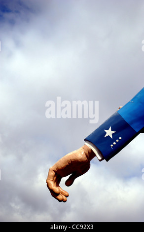 Star Lake, New York, USA. 23rd Aug, 2015. Lilly pads and flowers float ...