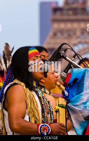 Native American performers at Trocadero Square (Eiffel Tower in ...
