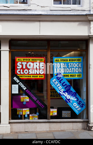 Closing Down Sign Stock Photo - Alamy