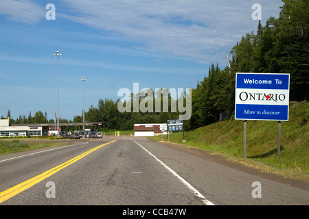 The border crossing from Minnesota, USA into Ontario, Canada Stock ...