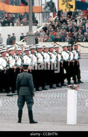 military, East Germany, People's Navy, cadets of "Karl Liebknecht ...