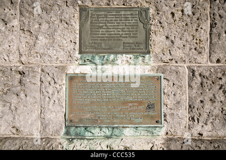 PLAQUES ON THE MAYFLOWER MEMORIAL Stock Photo - Alamy