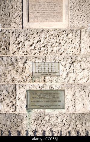 PLAQUES ON THE MAYFLOWER MEMORIAL Stock Photo - Alamy