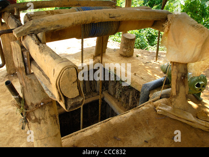 Sri Lanka - Ratnapura. Gemstone mine Stock Photo - Alamy