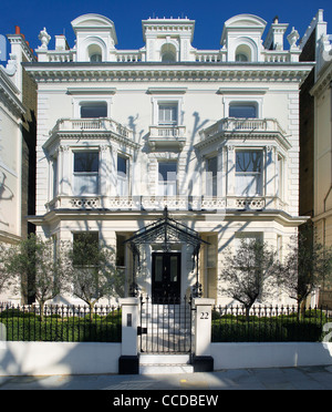 PRIVATE HOUSE NOTTING HILL, FRONT OF HOUSE FROM STREET Stock Photo - Alamy
