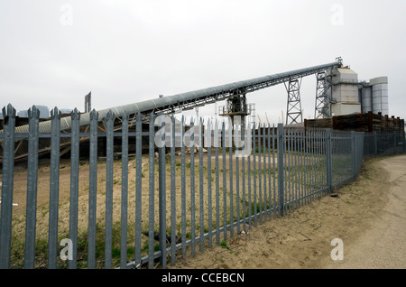 Stema Shipping suppliers of aggregates - Thames Path , Greenwich ...