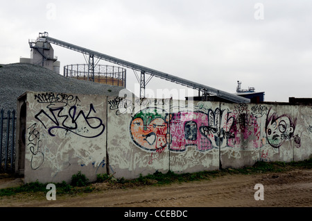 Stema Shipping suppliers of aggregates - Thames Path , Greenwich ...