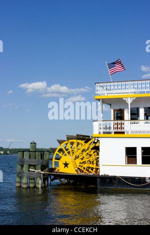 Cherry Blossom Riverboat Old Town Alexandria Virginia // ALEXANDRIA ...