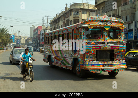A street scene in Karachi Pakistan Stock Photo - Alamy
