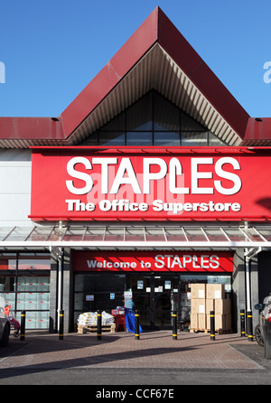 Staples, the office superstore, Retail Park, Peterborough Stock Photo ...