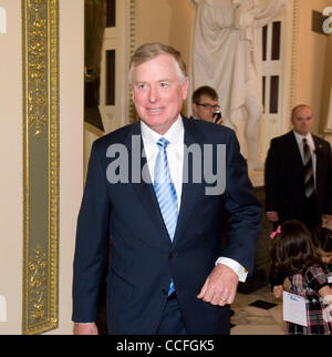Former Vice President Dan Quayle and his wife Marilyn arrive before the ...
