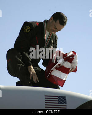 Oct 04, 2004; Mojave, CA, USA; Astronaut BRIAN BINNIE waves his hand to ...