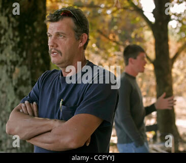 Oct 6, 2010 - South Fulton, Tennessee, U.S. - TODD CRANICK talks with ...