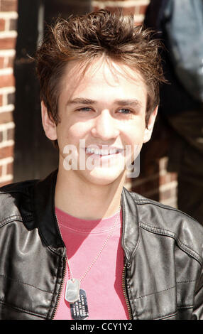 'American Idol' contestant AARON KELLY poses for photos at his ...