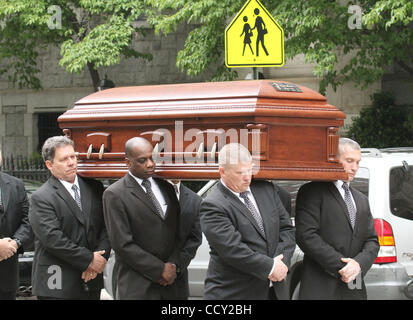 Pallbearers carry the casket of legendary jazz singer and actress LENA ...