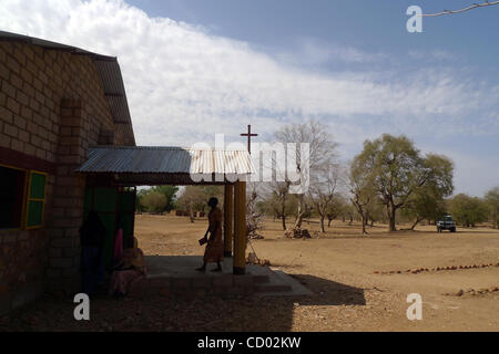 Apr 04, 2010 - Kauda, Southern Kordofan, Sudan - Churchgoers enters ...