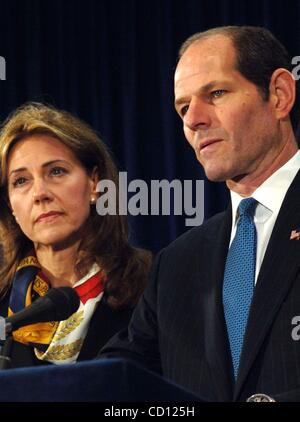 Mar 12, 2008 - New York, NY, USA - Comedian LEWIS BLACK poses for ...