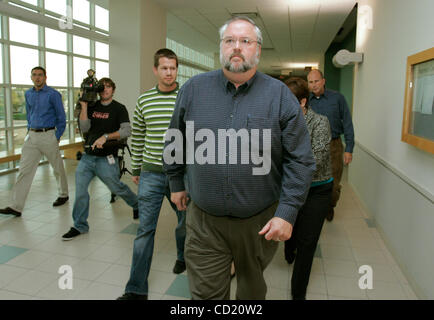 November 10, 2008, Vista, CA, USA PENIFOTO TAEOTUI looks back to the ...